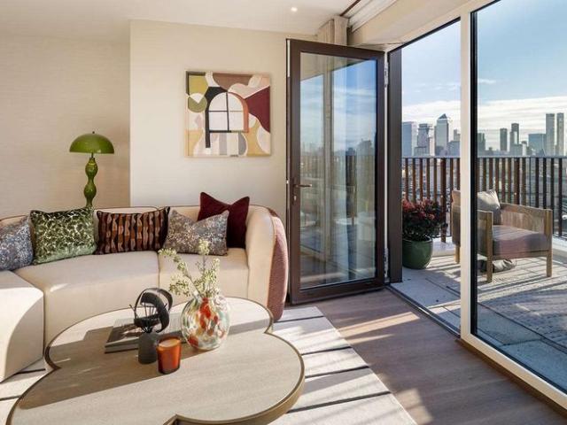 3 bedroom flat for sale