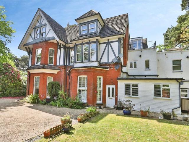 3 bedroom flat for sale