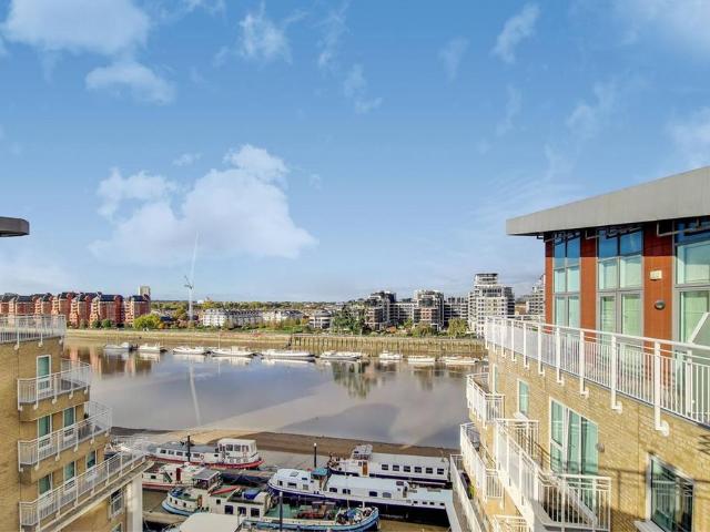 3 bedroom flat for sale