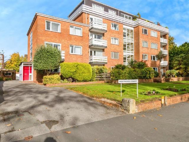 3 bedroom flat for sale