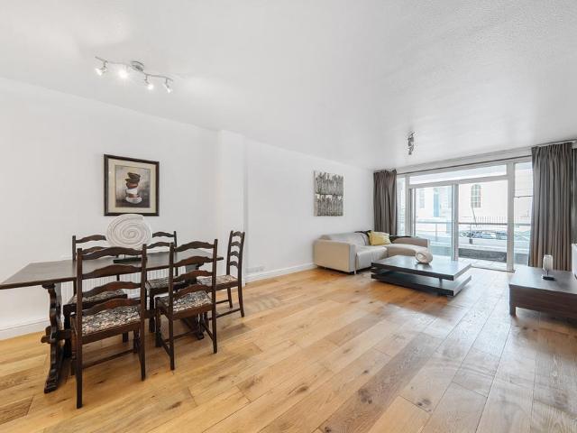 3 bedroom flat for sale