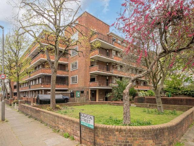 3 bedroom flat for sale