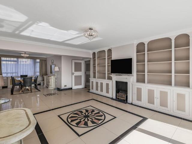 3 bedroom flat for sale