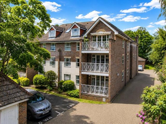 3 bedroom flat for sale