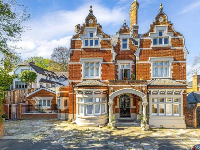 3 bedroom flat for sale