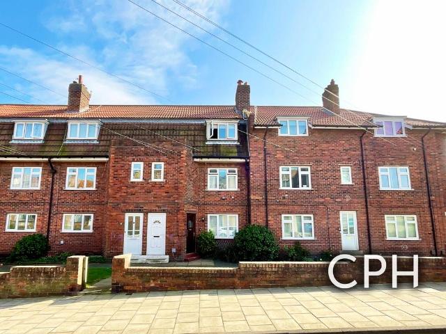 3 bedroom flat for sale