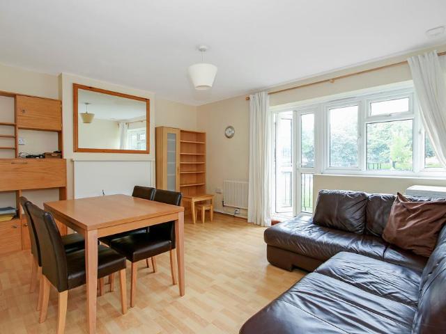 3 bedroom flat for sale