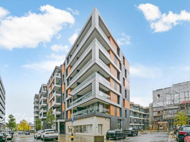 3 bedroom flat for sale