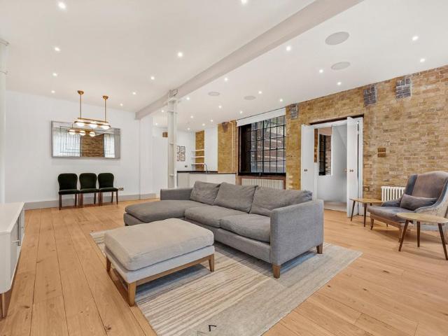 3 bedroom flat for sale