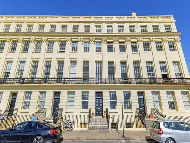 3 bedroom flat for sale