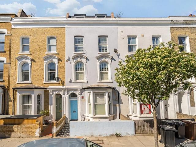 3 bedroom flat for sale