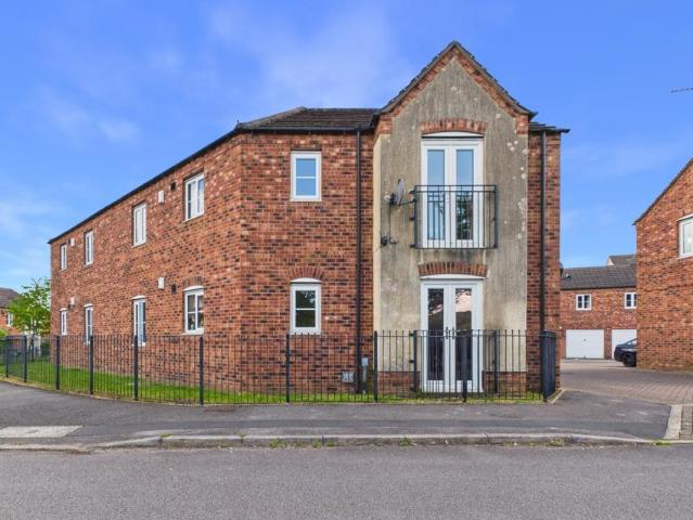 3 bedroom flat for sale