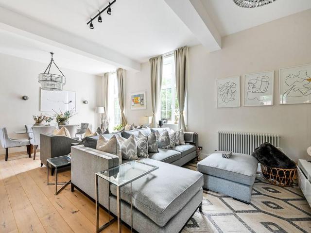 3 bedroom flat for sale