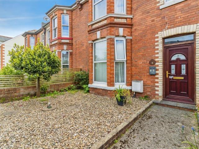 3 bedroom flat for sale
