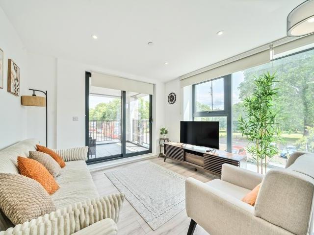 3 bedroom flat for sale
