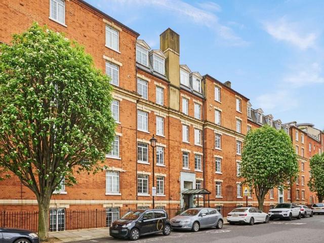 3 bedroom flat for sale