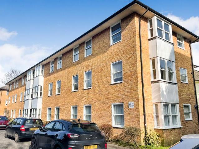 3 bedroom flat for sale