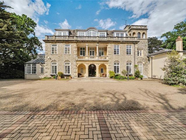 3 bedroom flat for sale