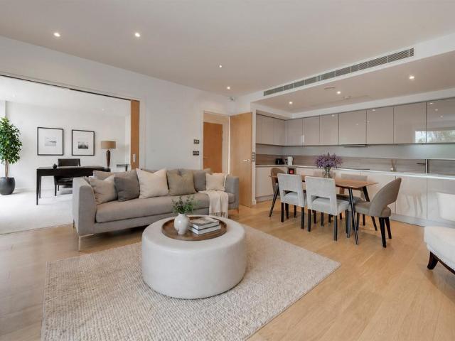3 bedroom flat for sale