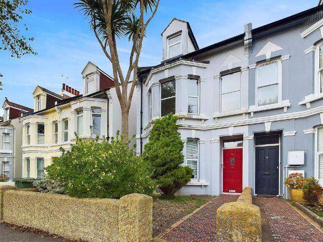 3 bedroom flat for sale