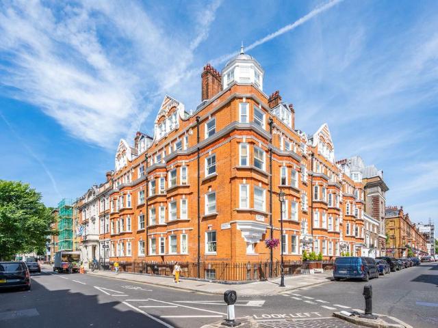3 bedroom flat for sale