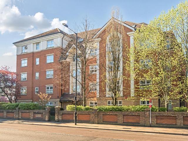 3 bedroom flat for sale