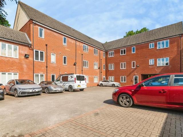 3 bedroom flat for sale