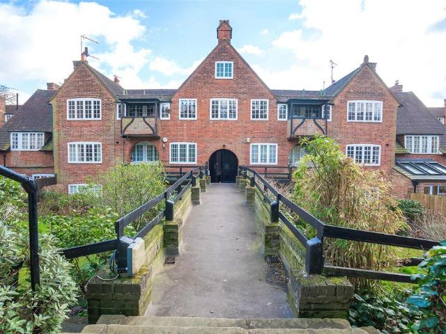 3 bedroom flat for sale