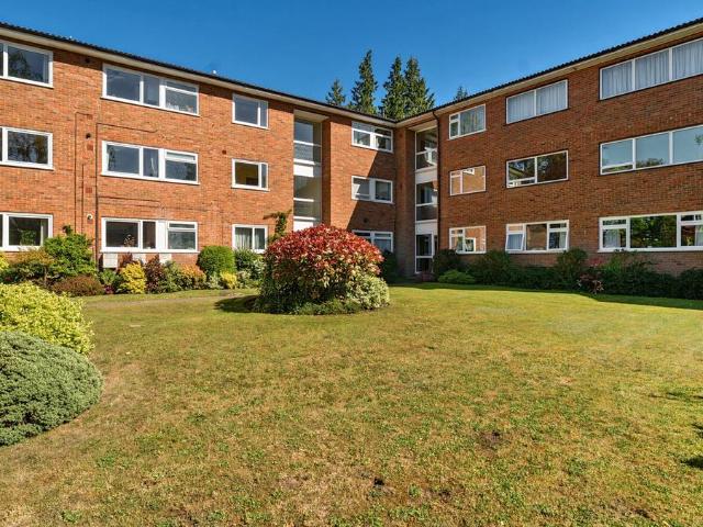 3 bedroom flat for sale