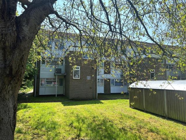 3 bedroom flat for sale