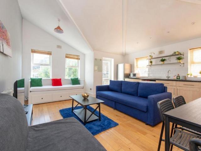 3 bedroom flat for sale