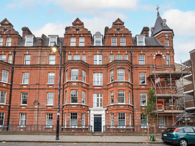 3 bedroom flat for sale