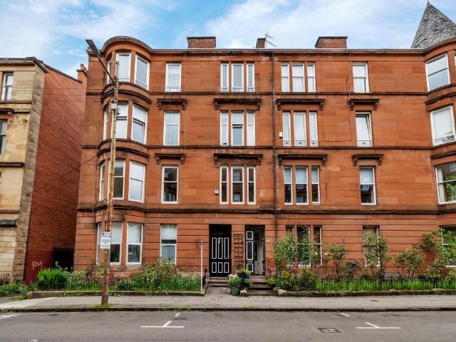 3 bedroom flat for sale
