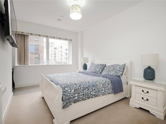 3 bedroom flat for sale