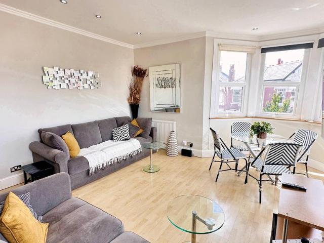 3 bedroom flat for sale