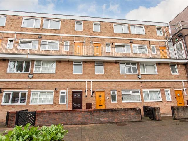 3 bedroom flat for sale