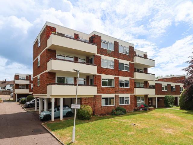 3 bedroom flat for sale