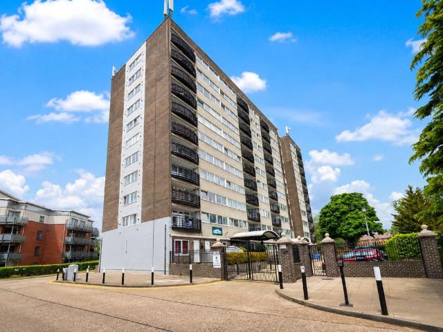 3 bedroom flat for sale