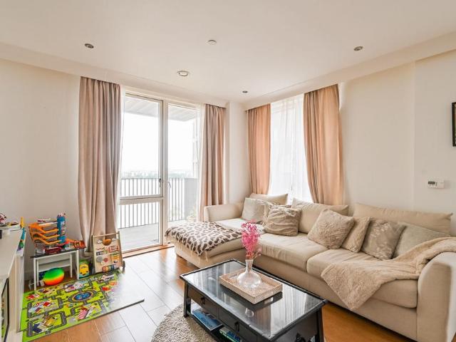 3 bedroom flat for sale