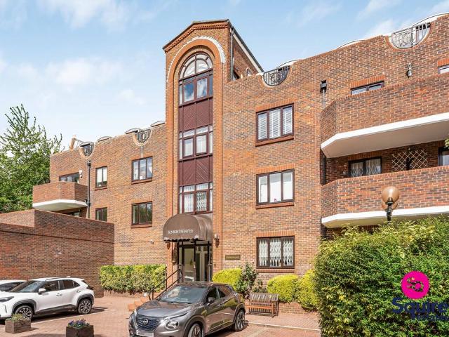 3 bedroom flat for sale