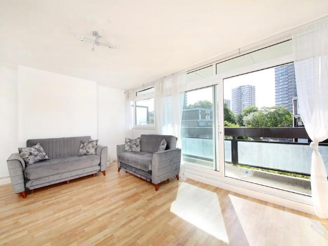 3 bedroom flat for sale