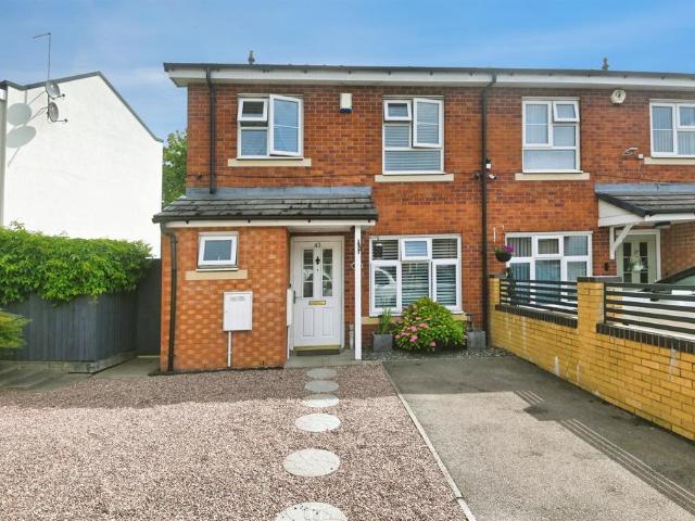3 bedroom flat for sale