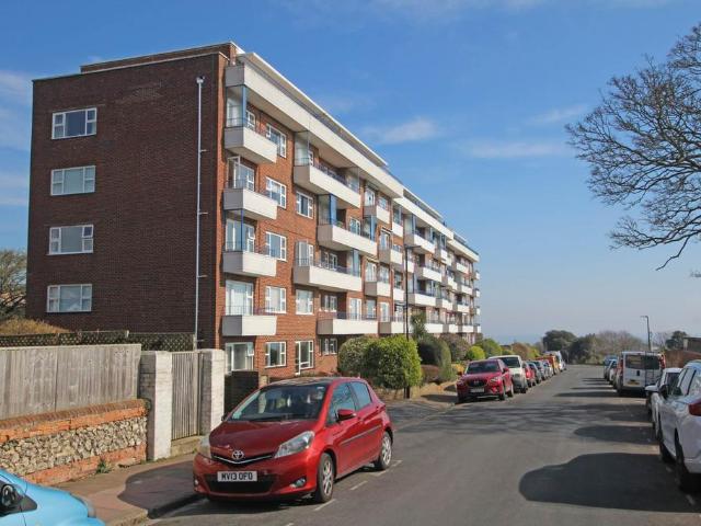 3 bedroom flat for sale