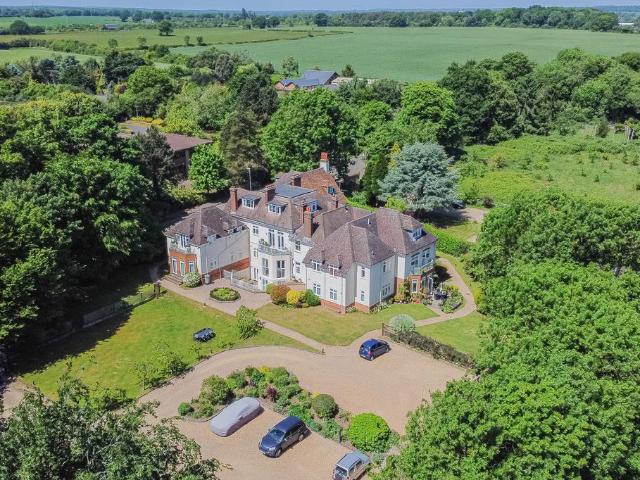3 bedroom flat for sale