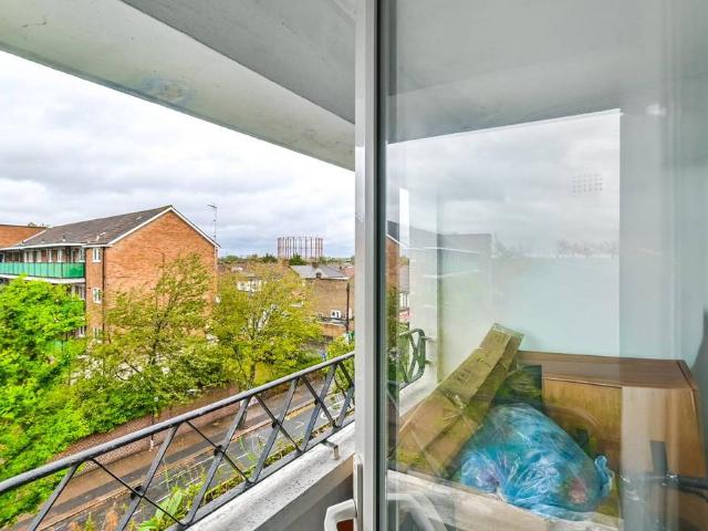 3 bedroom flat for sale