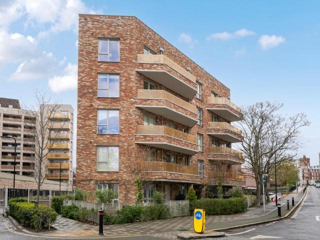 3 bedroom flat for sale