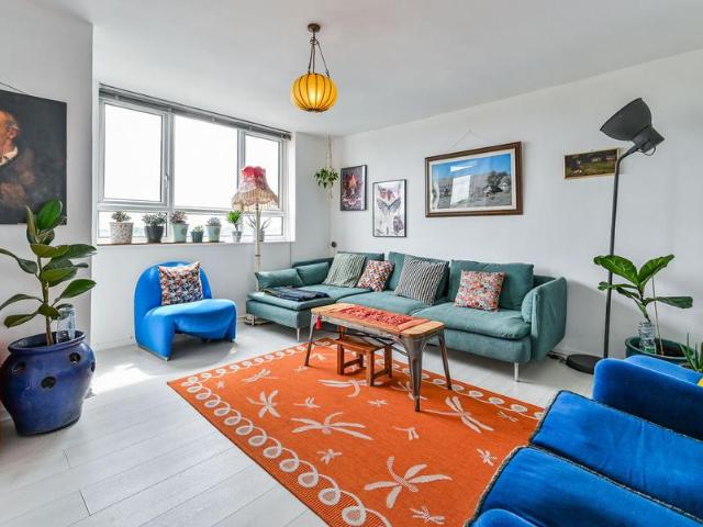 3 bedroom flat for sale