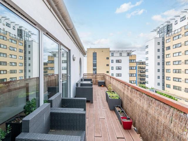 3 bedroom flat for sale