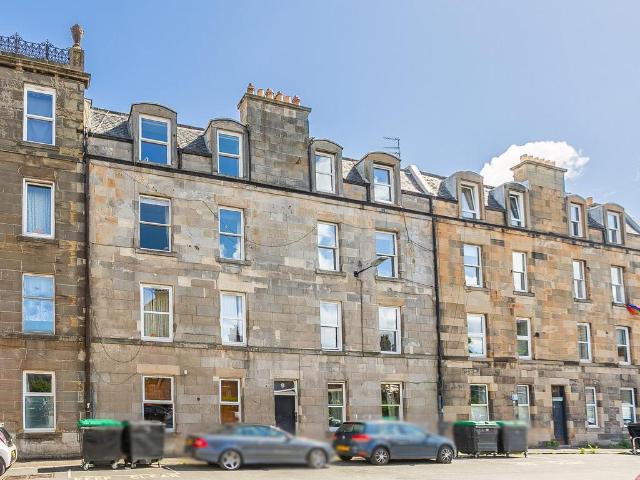 3 bedroom flat for sale