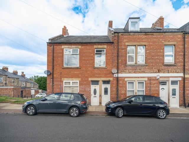 3 bedroom flat for sale